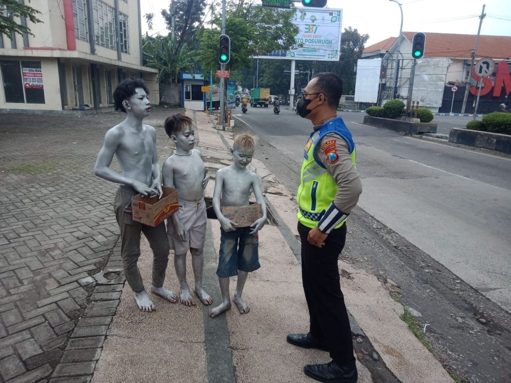 ADAKAH YANG INGIN MENJADI MANUSIA SILVER? – FSGM Indonesia